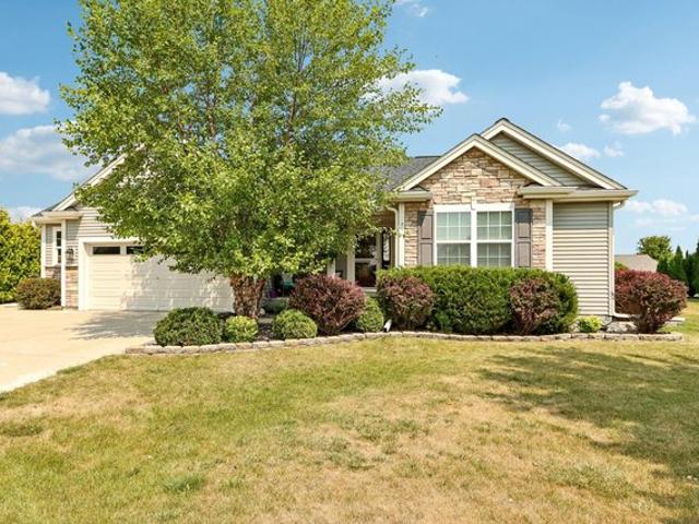 8042 N Timber Ridge Dr, Ixonia, WI 53036
