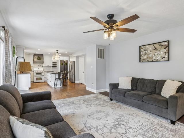 8042 Woodcreek
