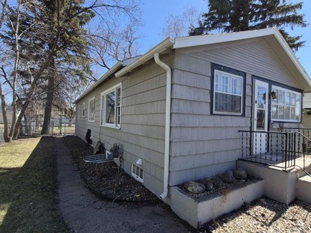 804 11th St NW, Minot, ND 58703
