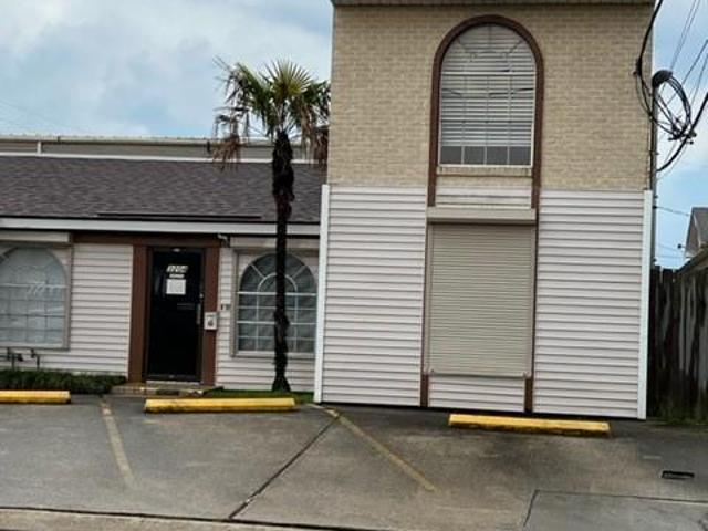 804 & 808 N Causeway Boulevard