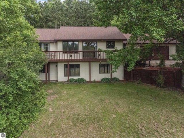 804 Arbutus Dr, Cadillac, MI 49601