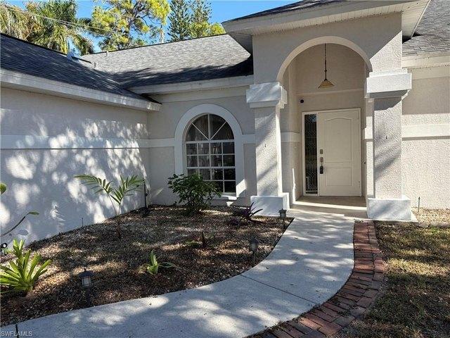 804 Bluebird St, Naples, FL 34104