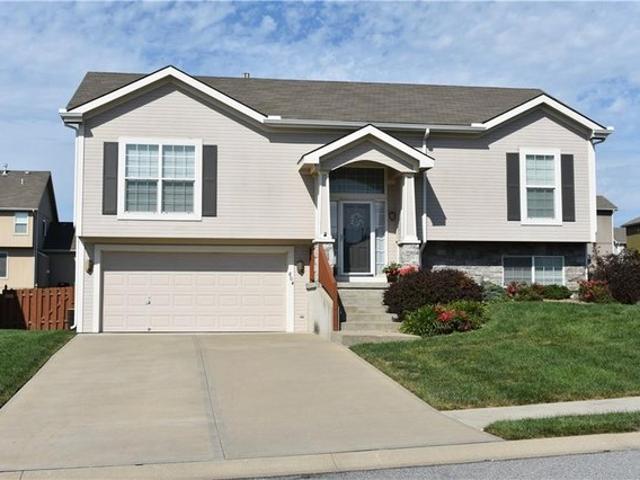 804 Glenview St, Leavenworth, KS 66048