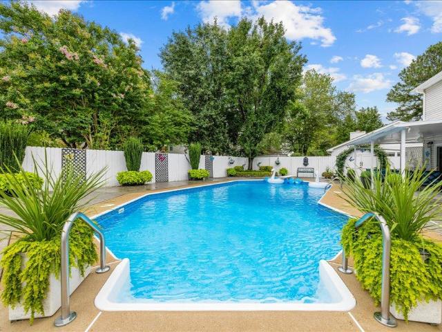 804 Dwyer RD