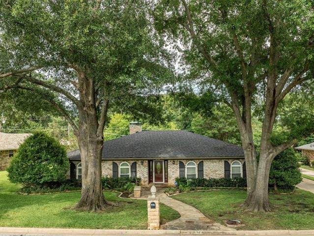 804 Holland Dr, Denison, TX 75020