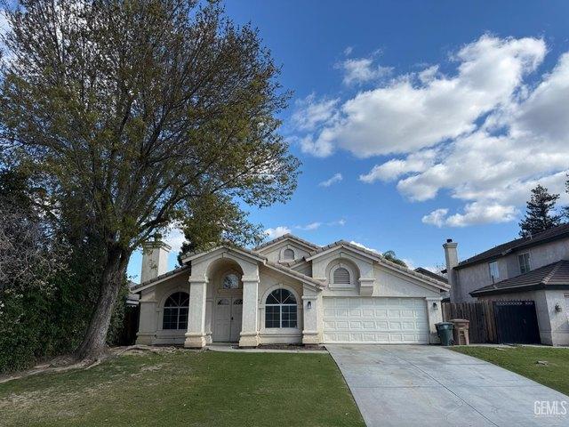 804 Loch Lloyd Ln, Bakersfield, CA 93312