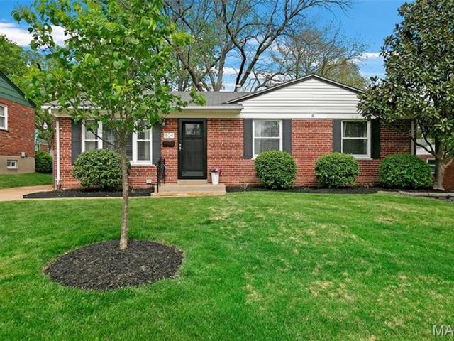 804 Manitou Dr, Saint Louis, MO 63119