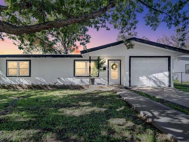 804 N Milam St, Fredericksburg, TX 78624