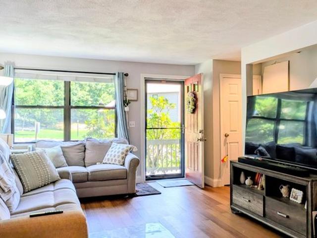 804 Pinewood Dr, Smithfield, RI 02917