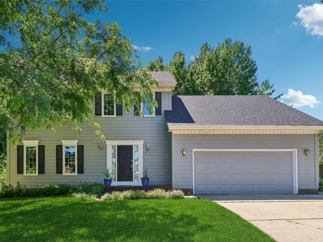 804 Prairie View Dr, West Des Moines, IA 50266