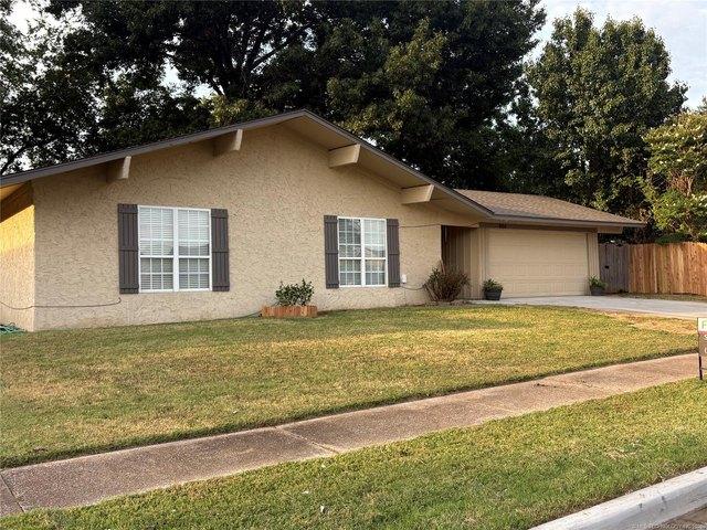 804 W Galveston St S, Broken Arrow, OK 74012
