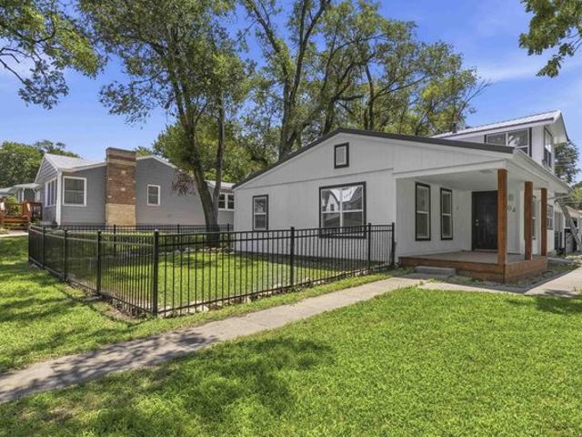 804 Webster St, Clay Center, KS 67432