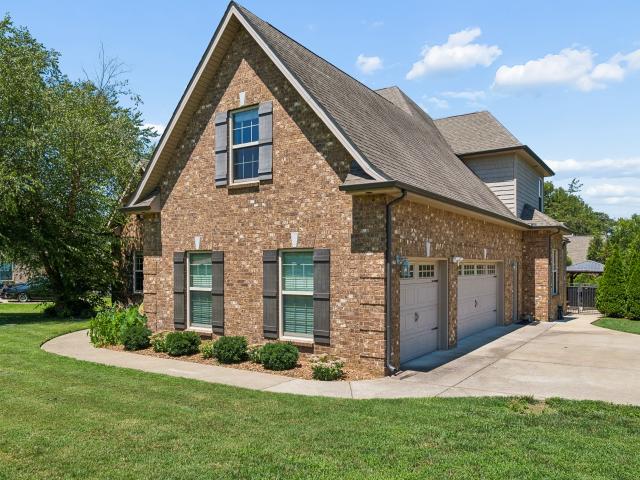 804 Twin View Dr
