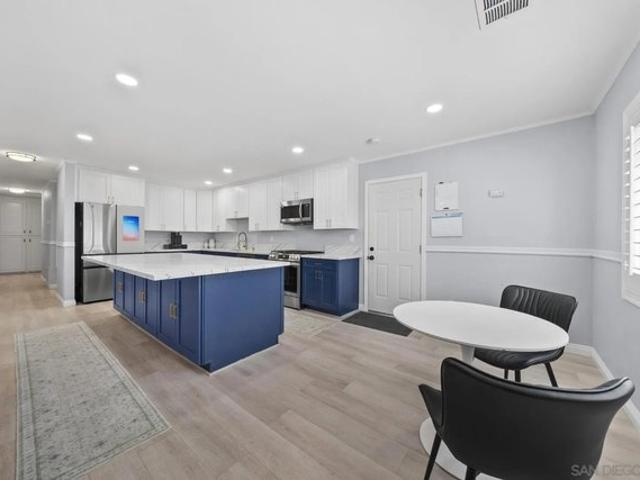 8054 Royal Gardens Pl, El Cajon, CA 92021