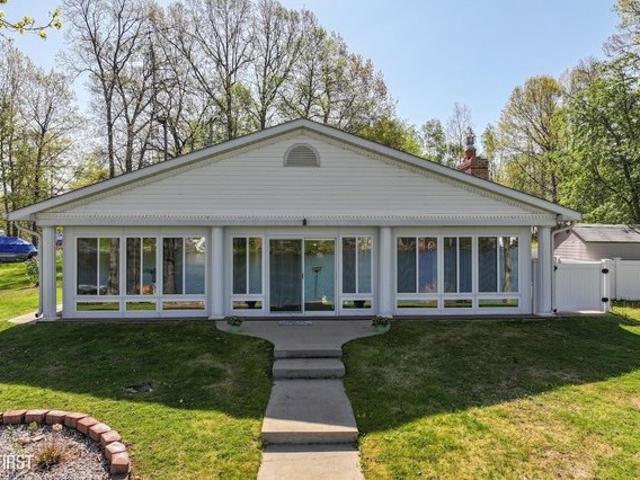 8055 Kovacs Dr, Linden, MI 48451