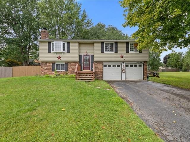 8056 Beacon Hill Cir, Liverpool, NY 13090