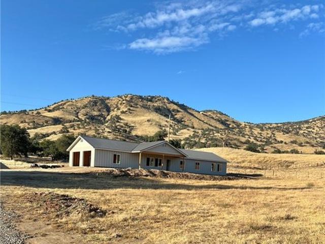 8058 Monreal Dr, Sanger, CA 93657