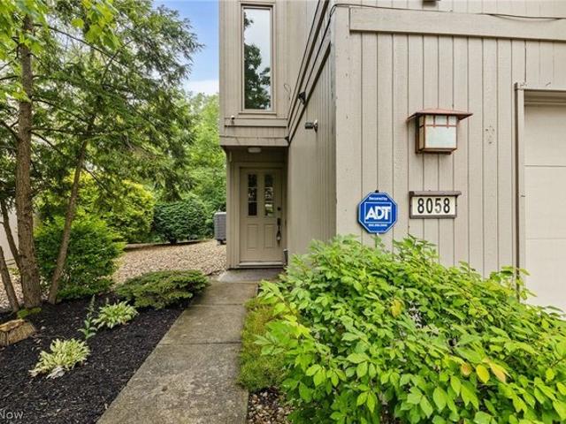 8058 Steven David Dr, Strongsville, OH 44149