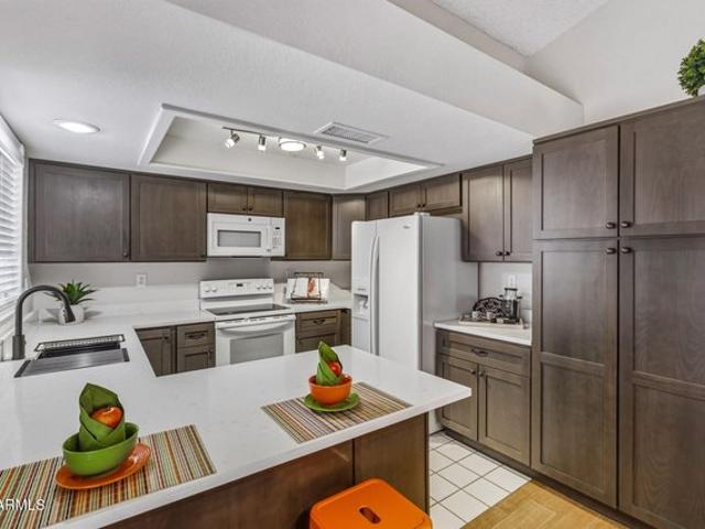 8058 W Laurel Ln, Peoria, AZ 85345