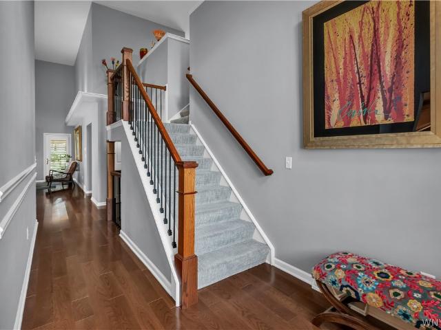 8059 Laurel Park Ln