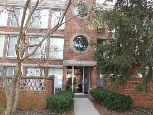 8050 Arbor Ln Apt 303, Northfield, IL 60093