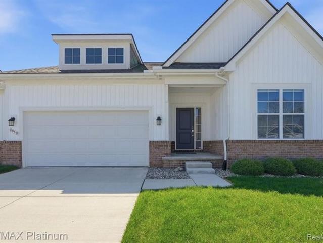 8050 Carston Ln, Brighton, MI 48116