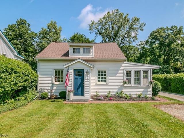 8051 Charlesderry Rd, Kirtland, OH 44094