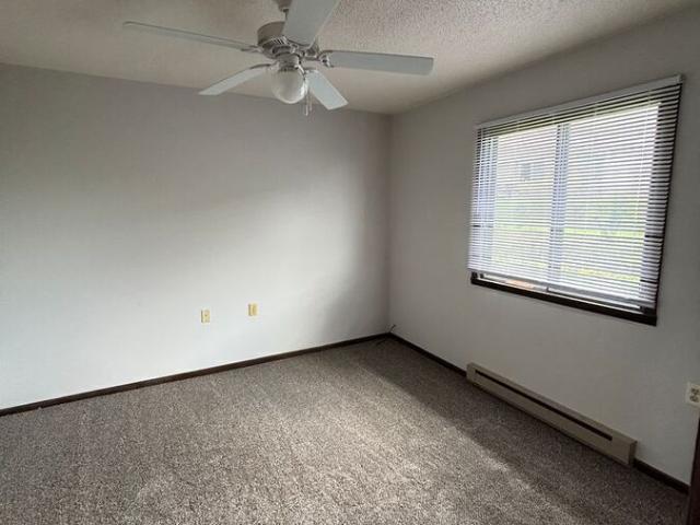Central Iowa 1 Bed / 1 Bath – Fresh Updates in a Quiet Small‑Town Community $200 deposit special!