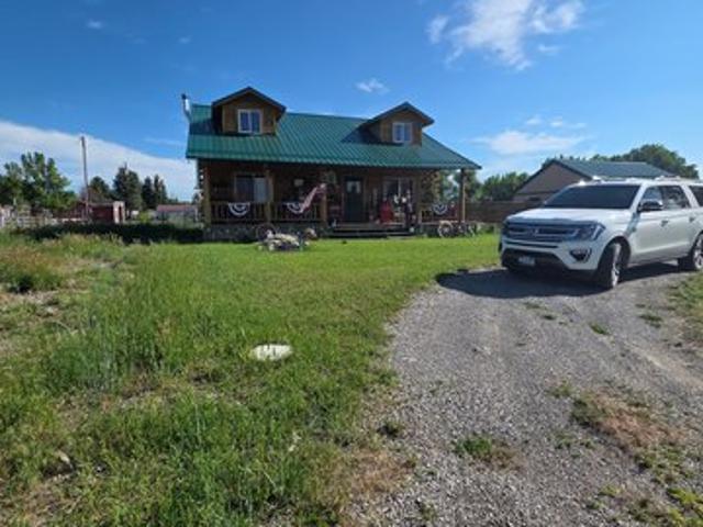 805 3rd St SW, Choteau, MT 59422