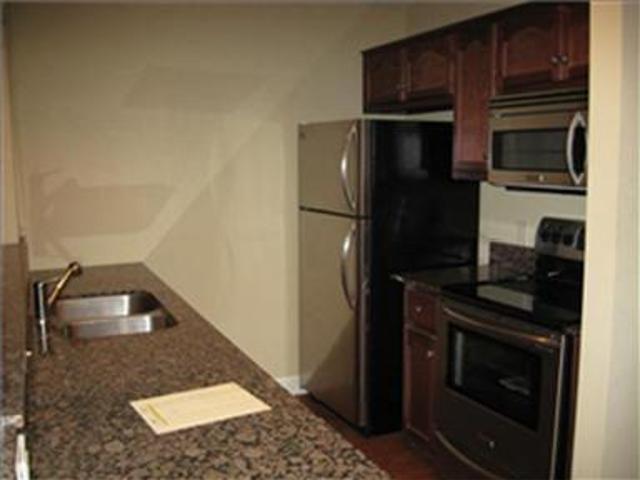 $805 / 1232ft² AVAILABLE FOR FALL! 2/2 Legacy Condominiums