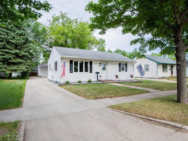 805 13th St N, Moorhead, MN 56560
