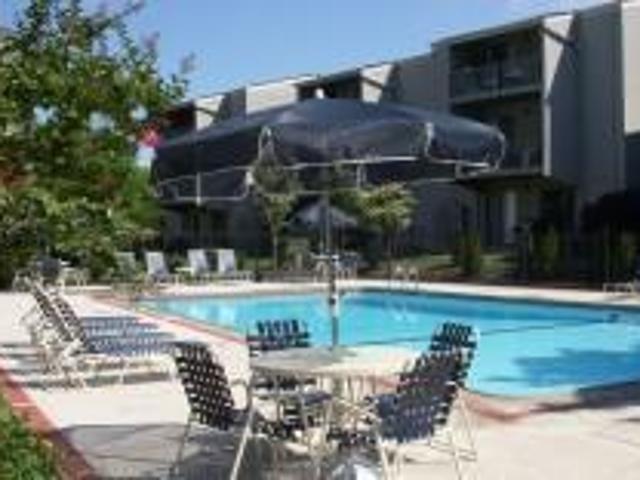 $805 / 2br Upgrades Everywhere! Appliances, Light Fixture, Vanitey! Save $$$ 2day 1 min from New Circle