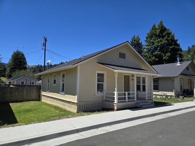 805 7th St, Scotia, CA 95565