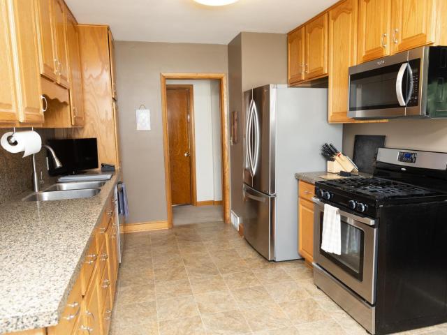 805 Cottage Avenue W