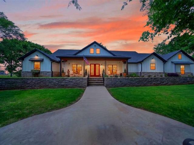 805 County Road 3802, Bullard, TX 75757