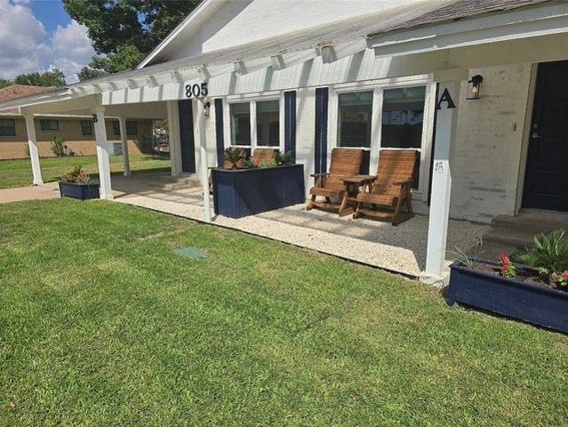 805 Center St Apt A, Lockhart, TX 78644