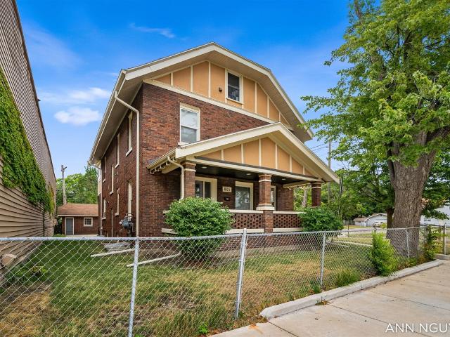 805 Cesar E. Chavez Avenue