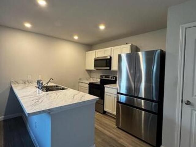 805 Altapass Hills