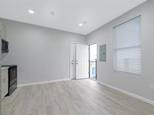 805 Avenue K b