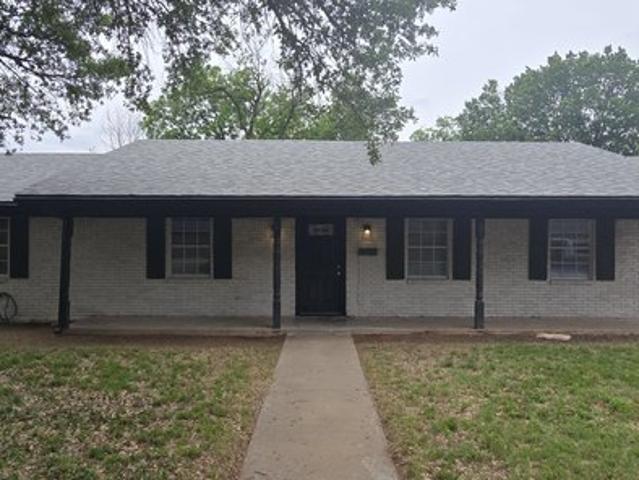 805 Aztec Dr, Burkburnett, TX 76354