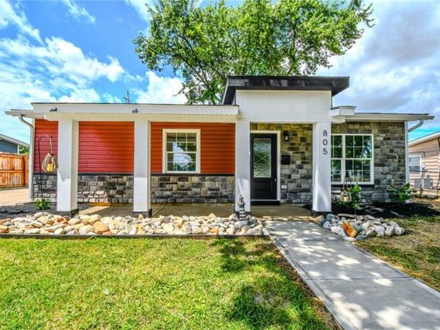 805 Brookfield Dr, New Carlisle, OH 45344