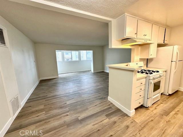 805 Glenway Dr, Unit 205, Inglewood, CA 90302 | MLS #SB26064 | Compass