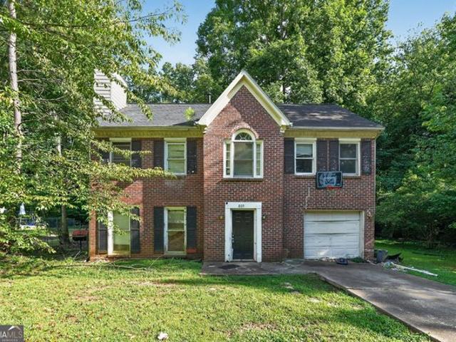 805 Greenhedge Dr, Stone Mountain, GA 30088