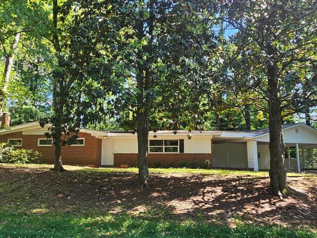 805 Dogwood Circle