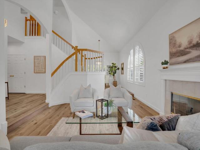805 Devonshire Loop