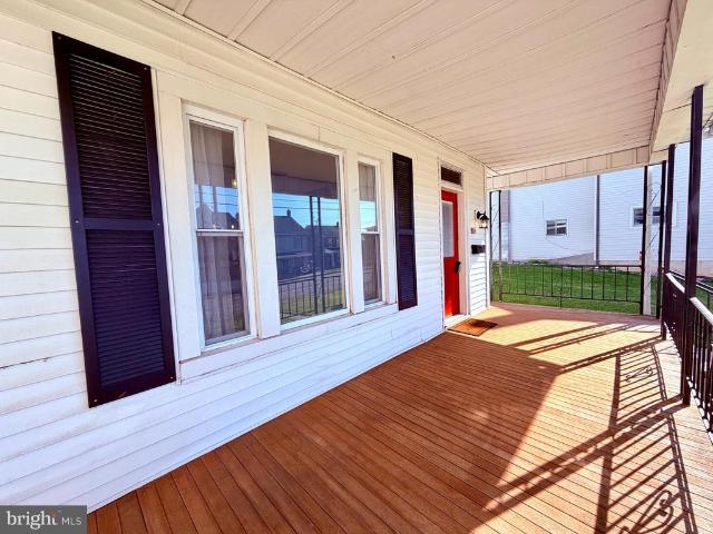 805 E Grand Avenue