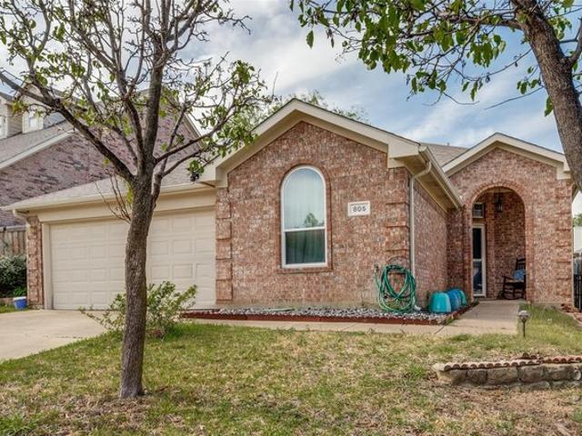 805 E Huitt Ln, Euless, TX 76040