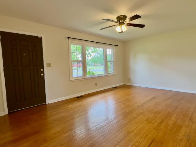 805 Fairlane Cir