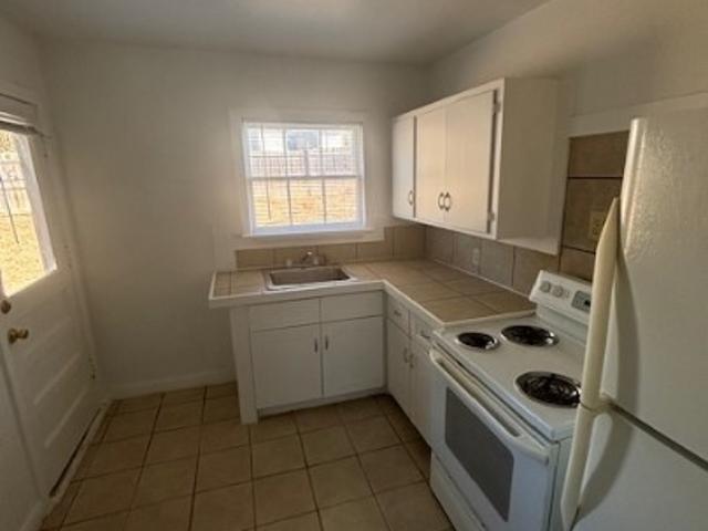 805 Kern Road 807