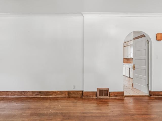 805 Kinnaird Avenue